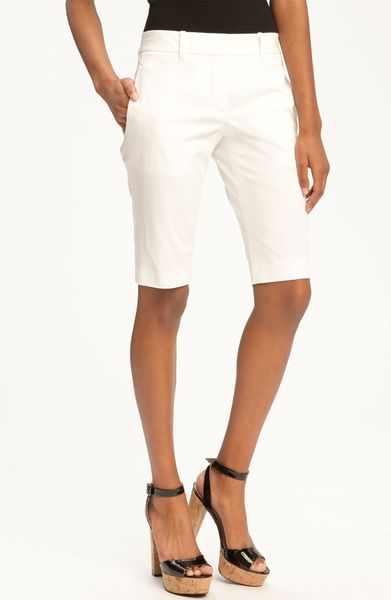 Theory Yanera Bistretch Bermuda Shorts in White | Lyst